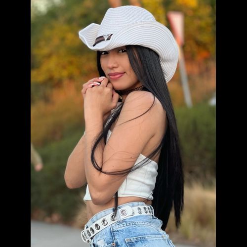 Asly Guaquez TikTok Profile | SubmitHub